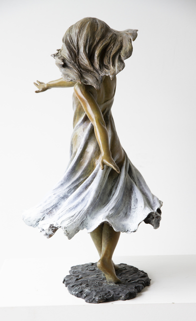 Luo Li Rong | Dancing girl (2018) | Available for Sale | Artsy