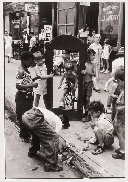 Helen Levitt | Children with Broken Mirror, New York (c. 1940 ...