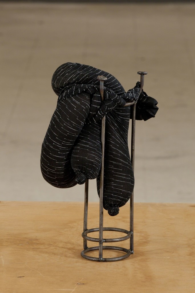 Senga Nengudi Stretches Stockings into Radical Sculpture at London’s ...